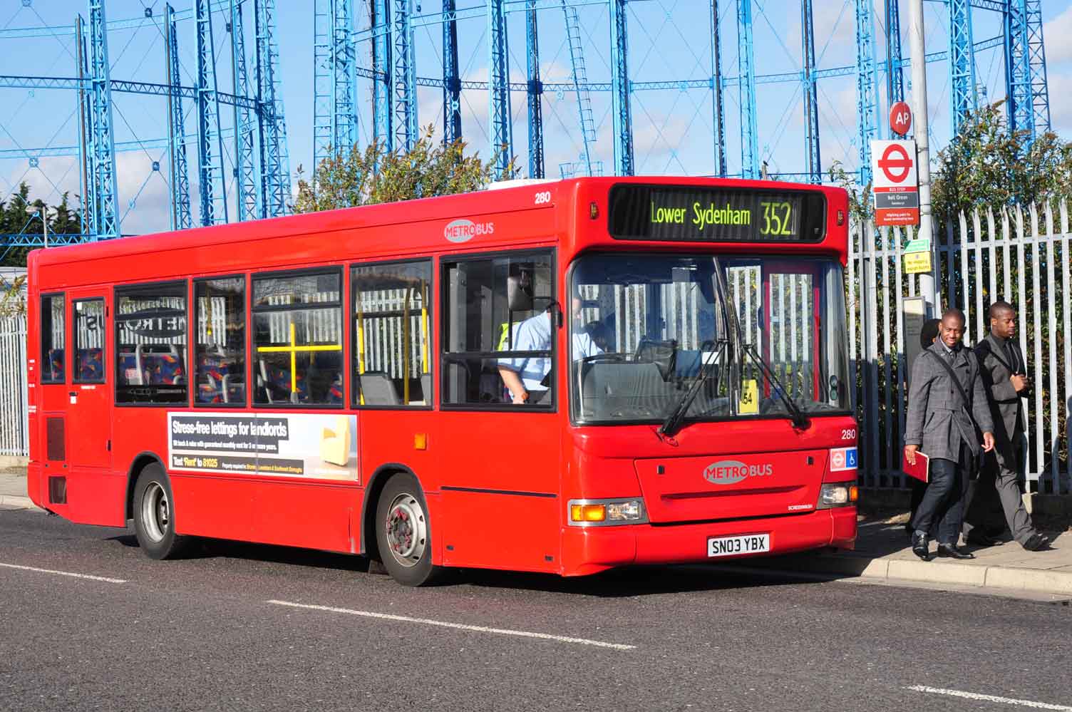 London Bus Route 352 London Bus Route 352
